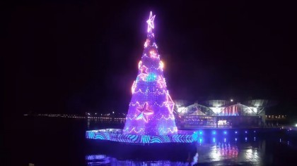 Geelong - Cunningham Pier - Floating Christmas Tree & Light Show ...