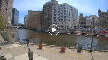 Milwaukee - Bronze Fonz, Wisconsin (USA) - Webcams