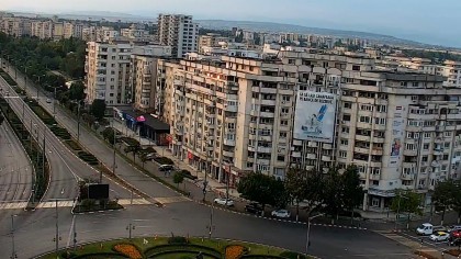 Ploiești - Piața Eroilor - Statuia Libertății, Romania - Webcams